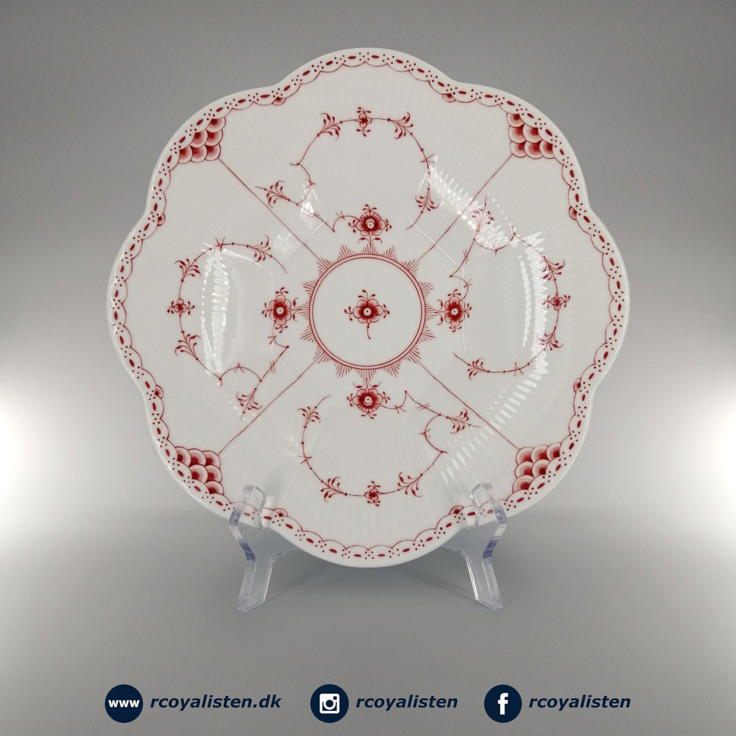 Royal Copenhagen Ruby Red Fluted Half Lace Angular Bowl (25,5 cm / 75 ...